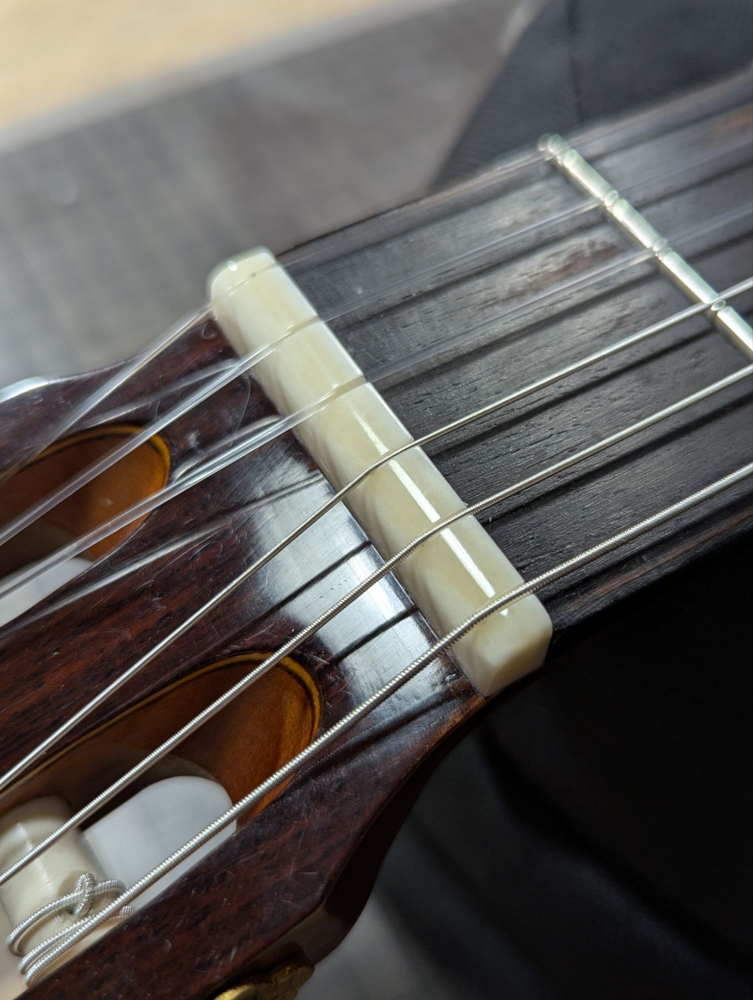 Pourquoi changer mon sillet par de l’os ? – Super Real Guitar Works